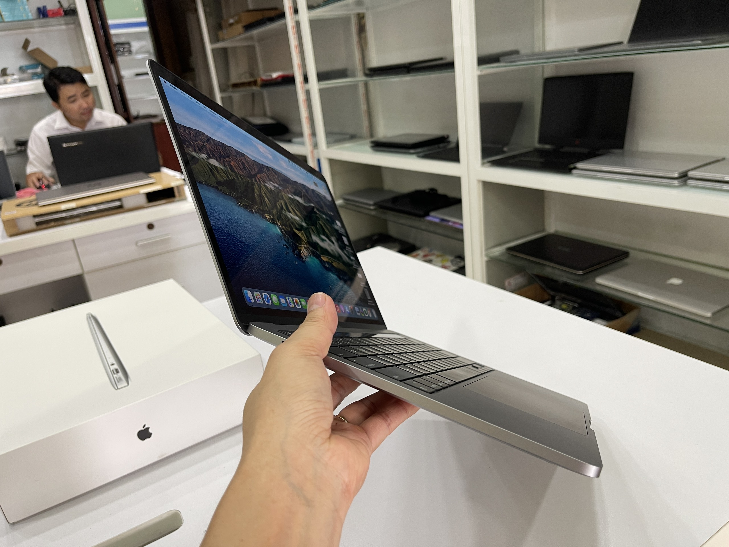 Macbook Pro 2020 – APPLE M1, RAM 8G, SSD 256G, 13.3 INCH, TOUCH BAR ...
