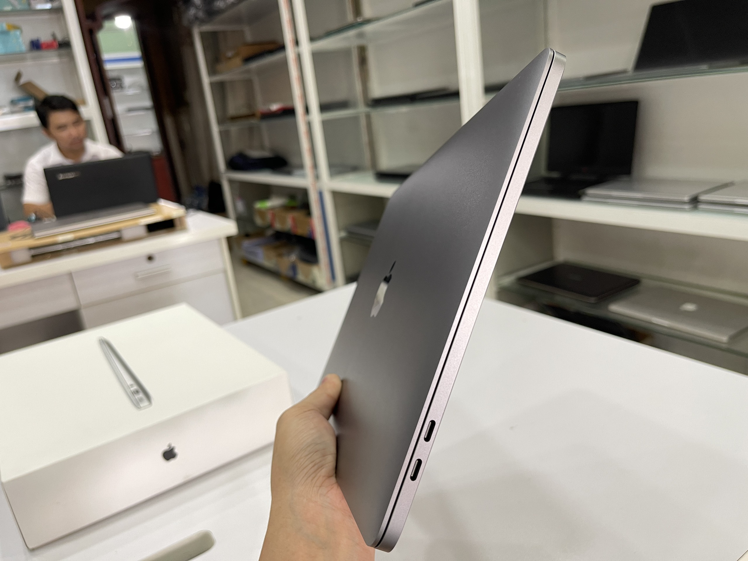 Macbook Pro 2020 – APPLE M1, RAM 8G, SSD 256G, 13.3 INCH, TOUCH BAR ...